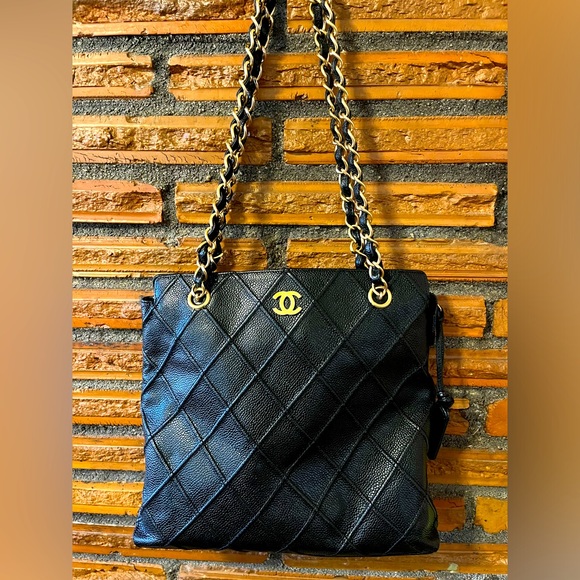 CHANEL | Bags | Vintage Chanel Diamond Stitch Black Leather Shoulder ...